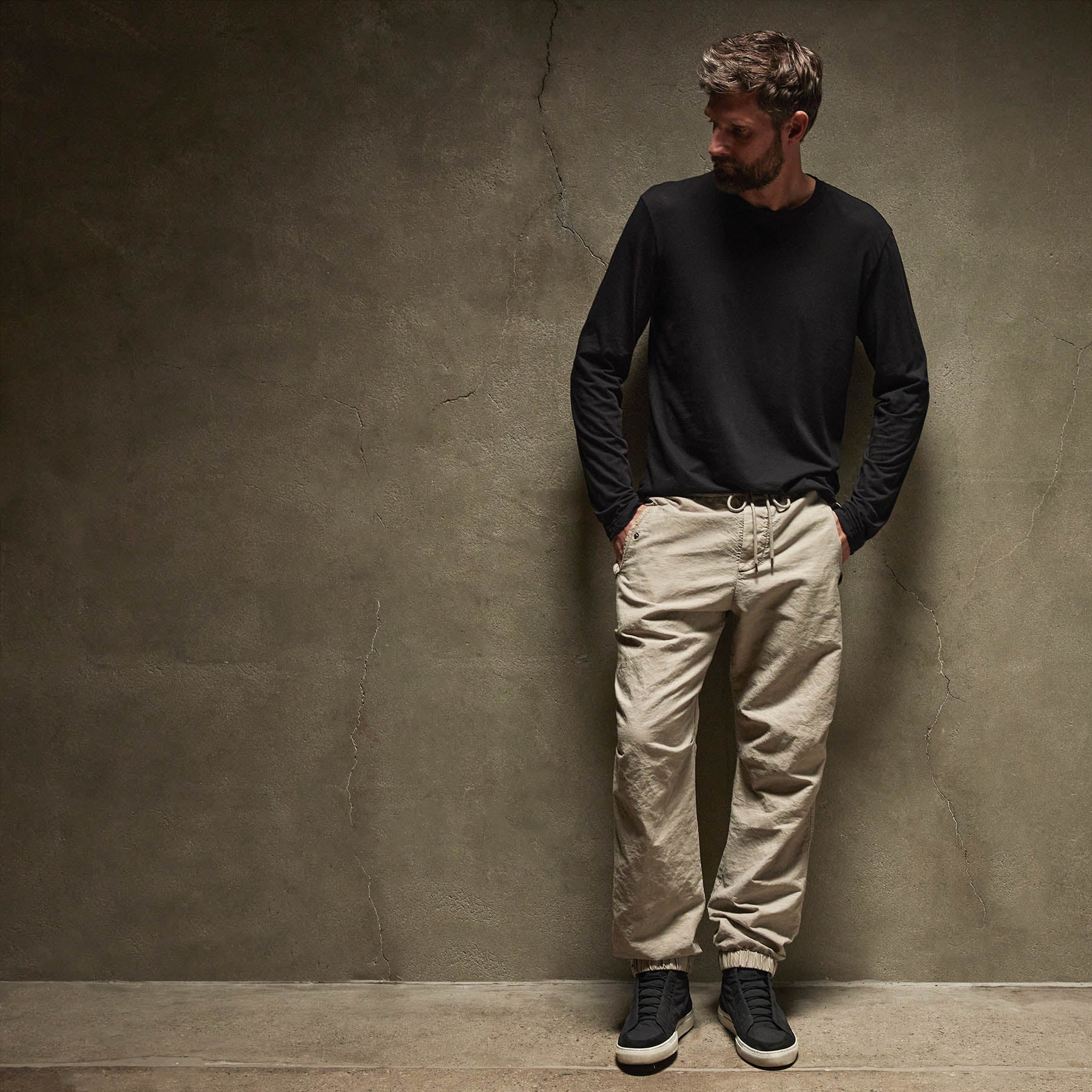 Shirttail Hem Crew - Black | James Perse Los Angeles