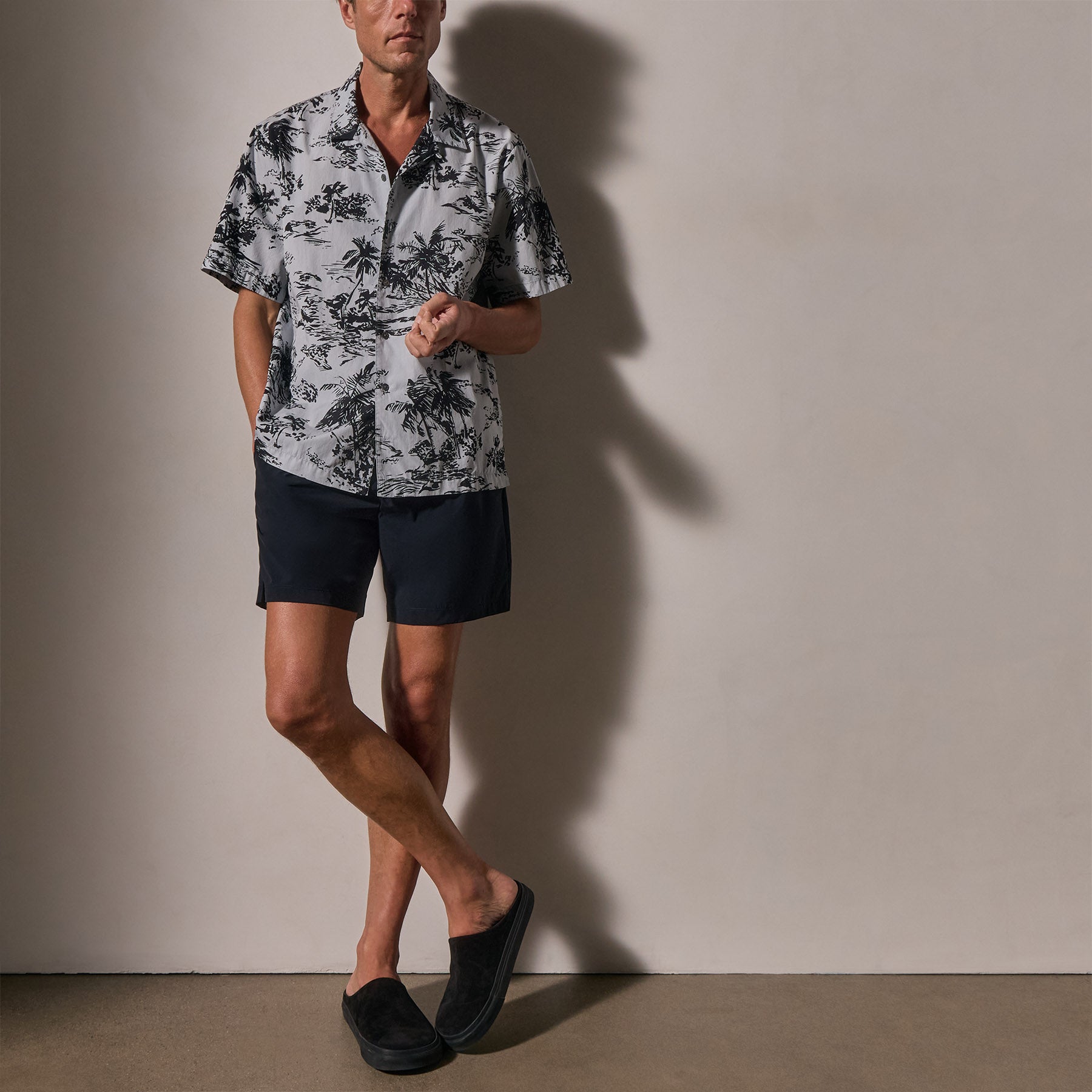 Split Hem Boardshort - Black | James Perse Los Angeles