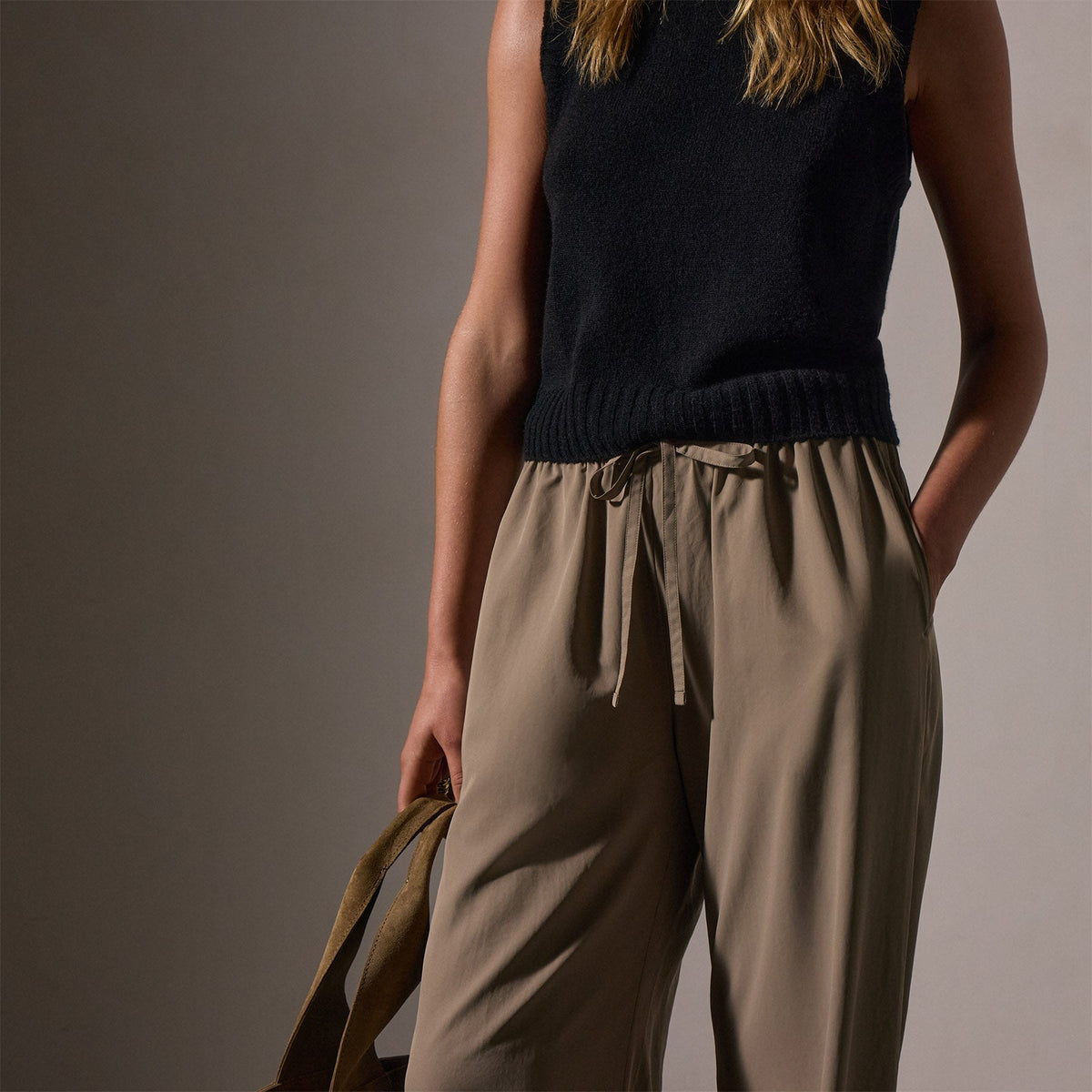 Lightweight Matte Sateen Trouser - Fawn | James Perse Los Angeles